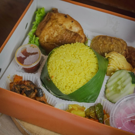 sonokembang catering semarang yogyakarta - Nasi Kuning Box Premium