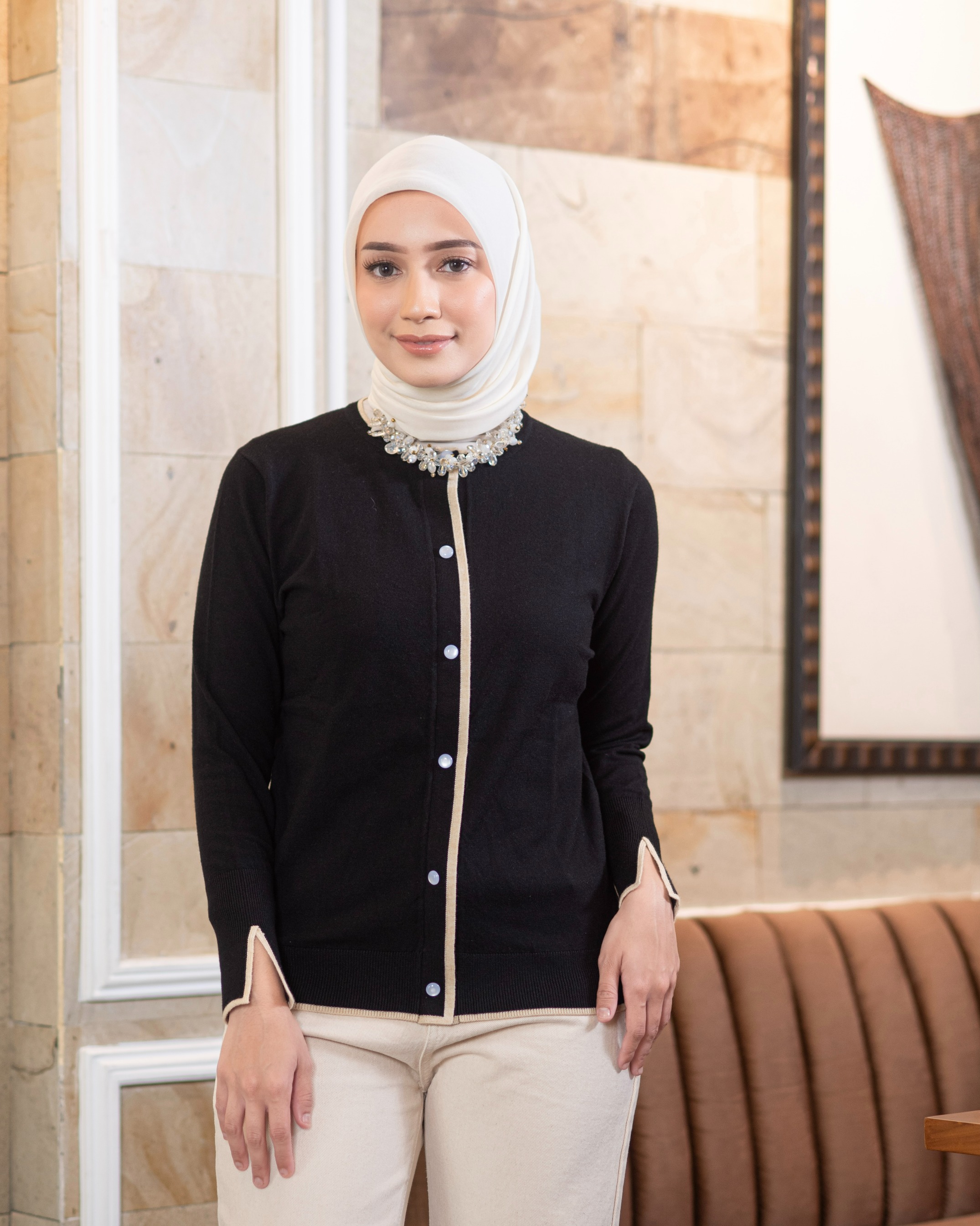 Kyra Sweater Black - Dianarestu