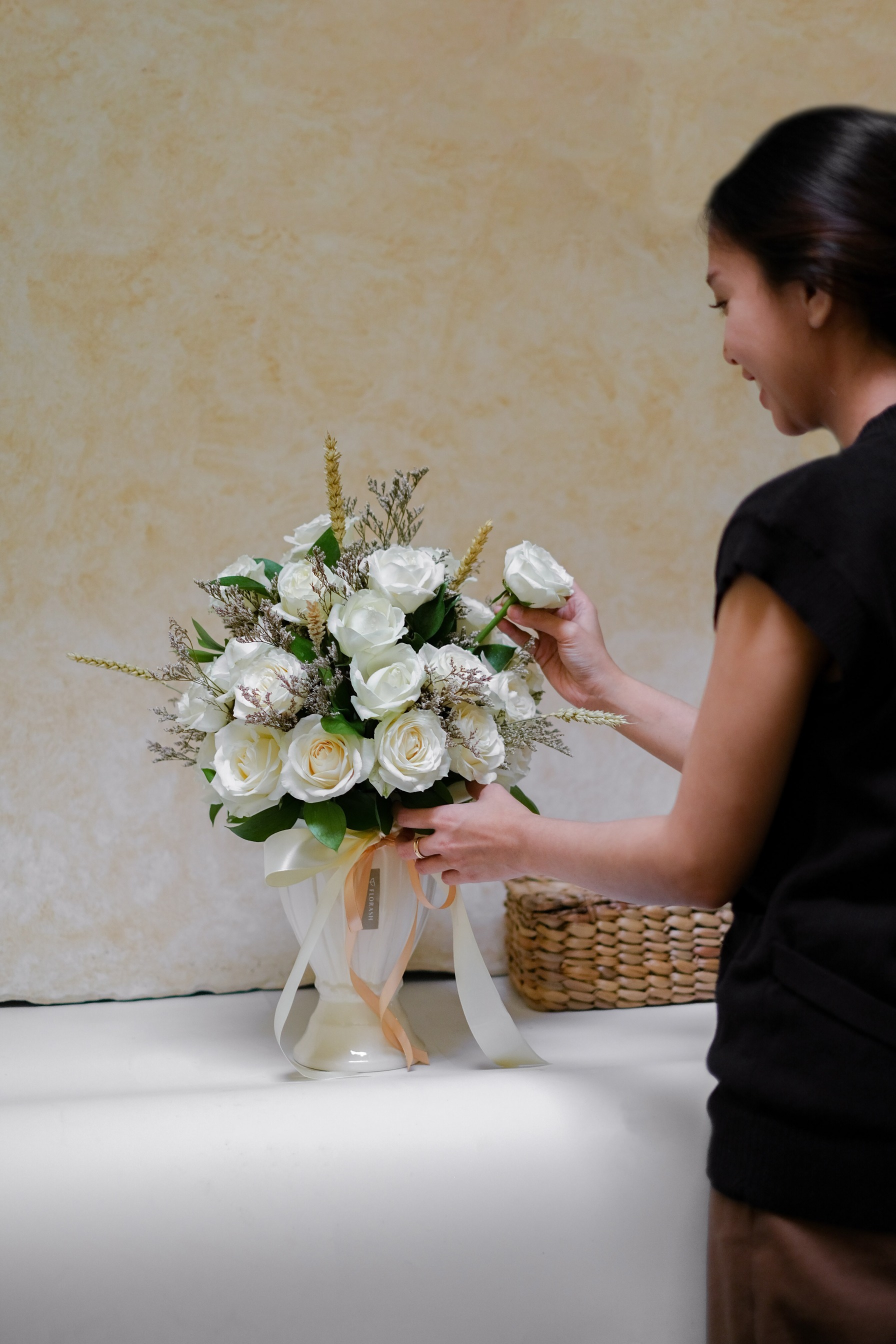 Florash - Florist Bandung - Same Day Delivery - Rose Vase Large White