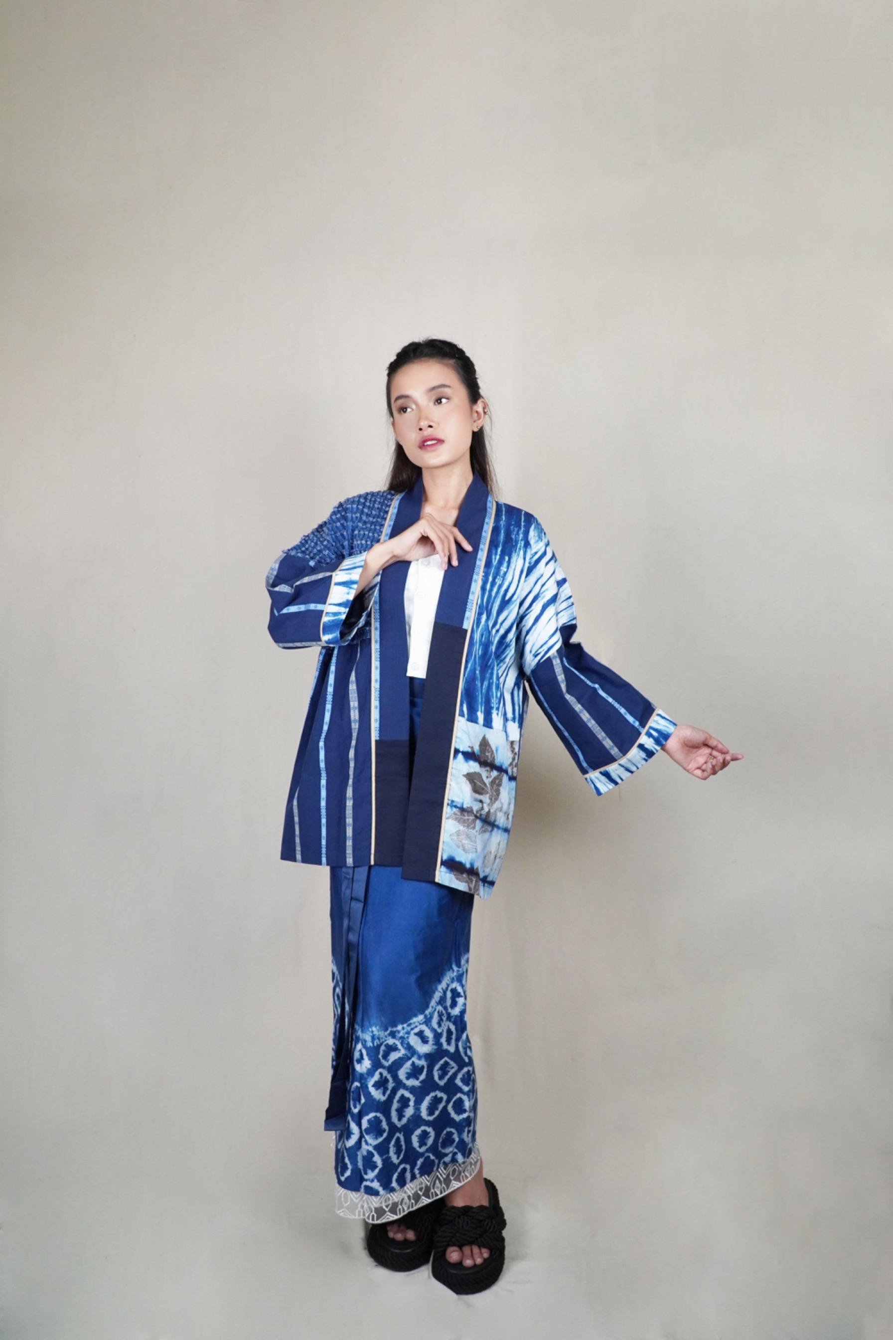 BOOLAO - BOOLAO Outer Pendek Patchwork Shibori and Tenun Bulu