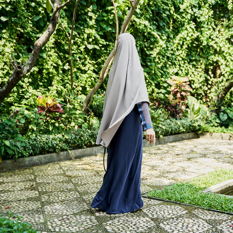 Itsar Syar'i | Given Beauty, Wrapped in Taqwa. - Mecca Classic Abaya