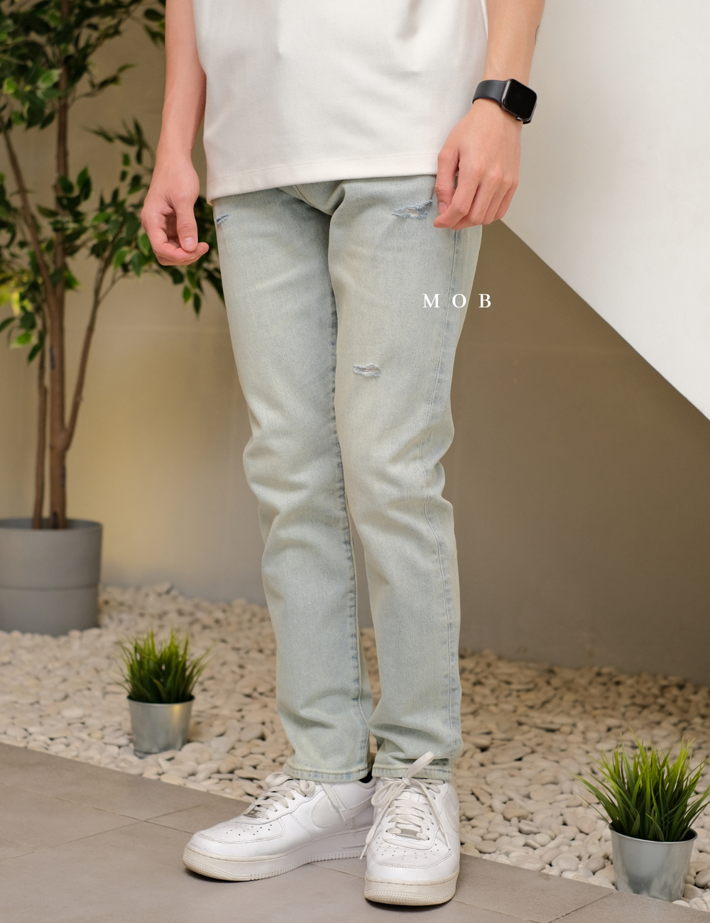 MOB - PCSPT02004 Light Small Ripped Slim Taper Jeans