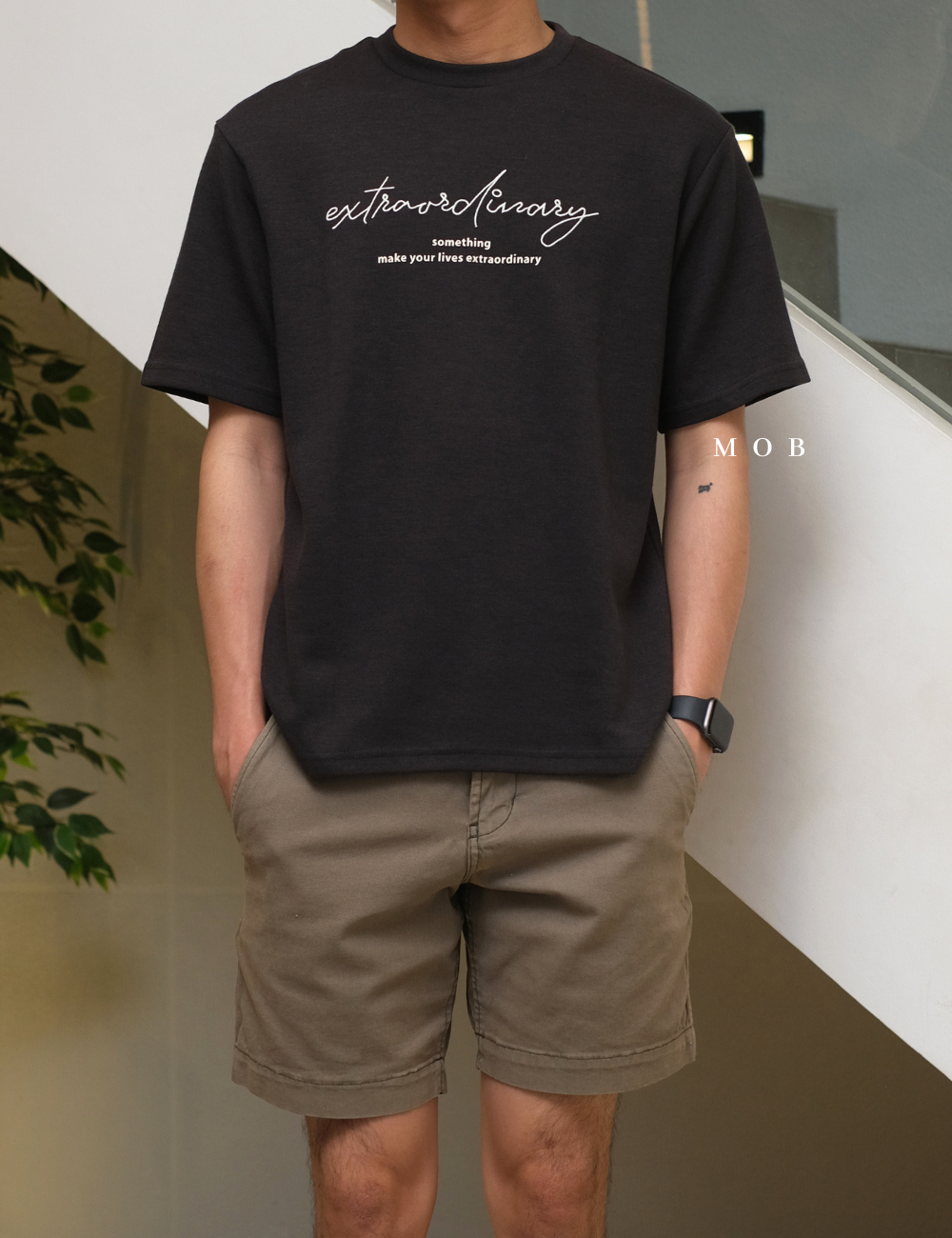 MOB - IBSST01002B Extraordinary Cursive Letters SS Tee Ash Black