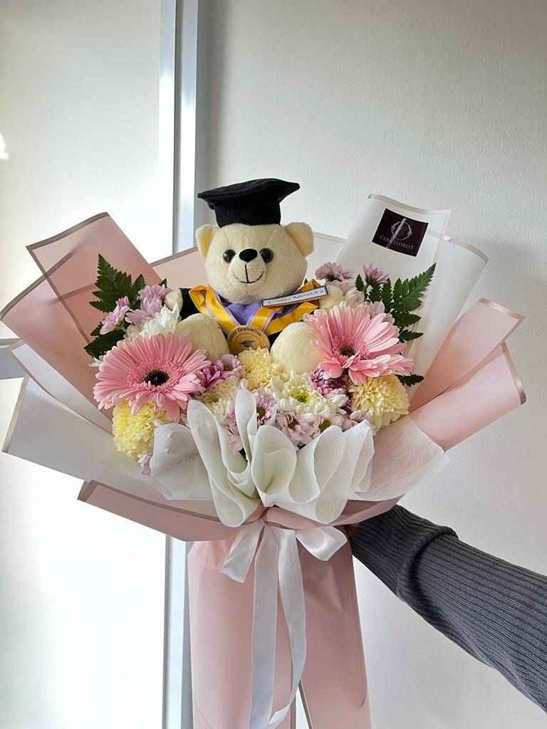 Cara Florist Official Website - Poppy Graduation Bouquet