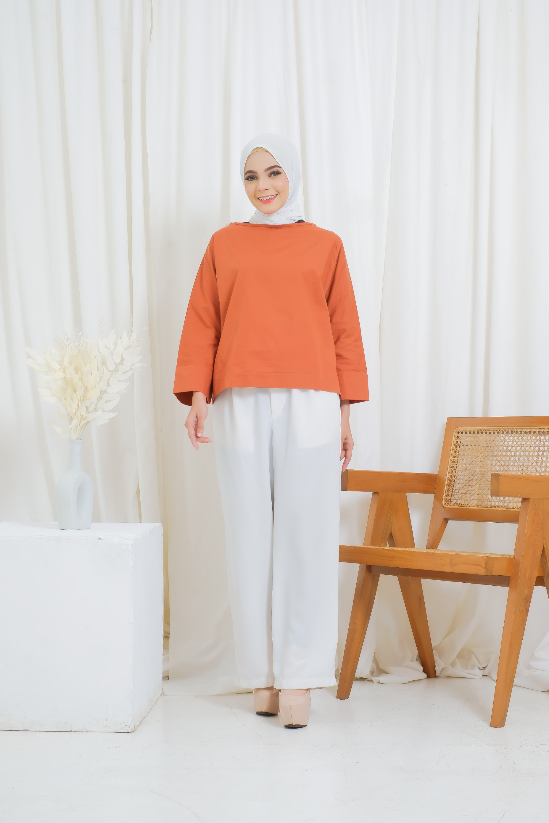 LA CRÉME Official Website | Grosir Supplier - [Min. 4PCS] WIDE NECK BLOUSE